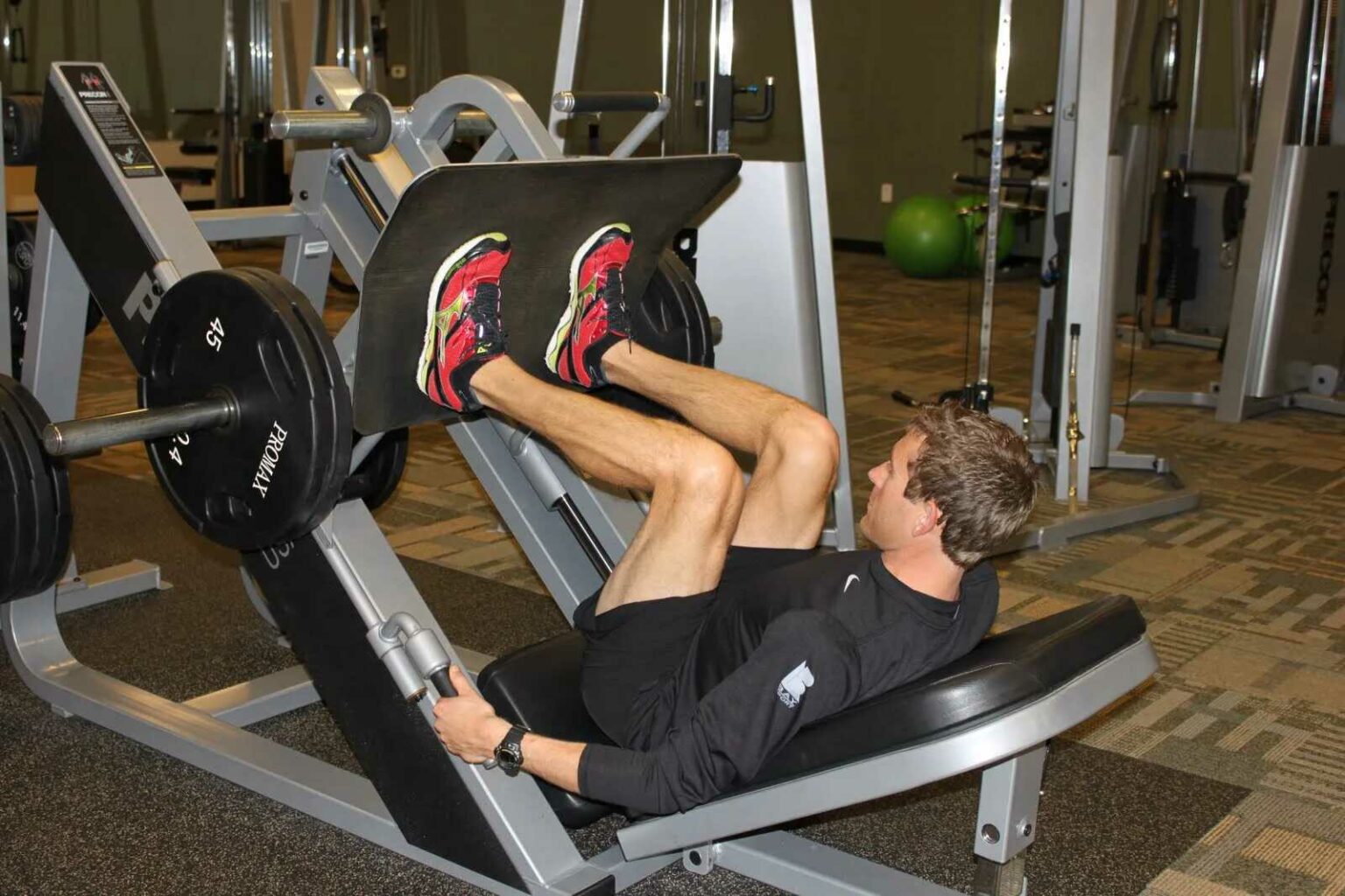Cách tập Leg Press đúng cách giúp bắp đùi săn chắc