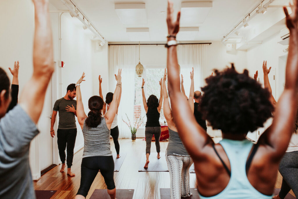 Yoga Flow là gì? 12 công dụng nổi bật của Flow Yoga